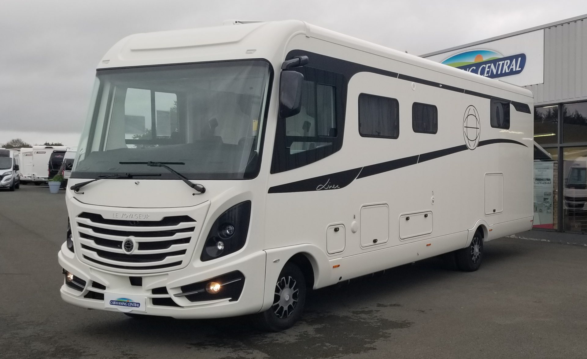 Le Voyageur LV 9.3 Qd Car neuf, porteur Iveco Euro 6 Daily 3 L 205ch ... Le Voyageur LV 9.3 Qd Car neuf, porteur Iveco Euro 6 Daily 3 L 205ch ...